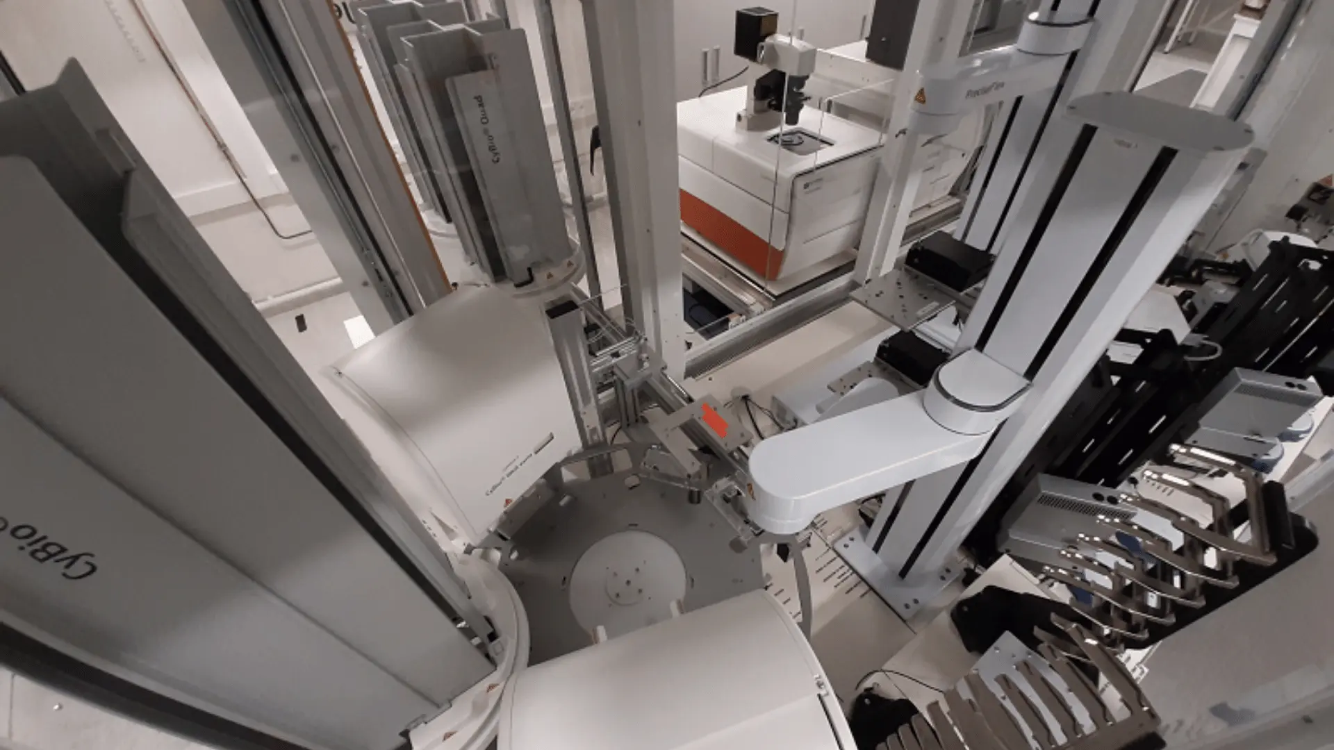 Custom Design and Installation of Robotic Platforms - www.cyrisbio.com